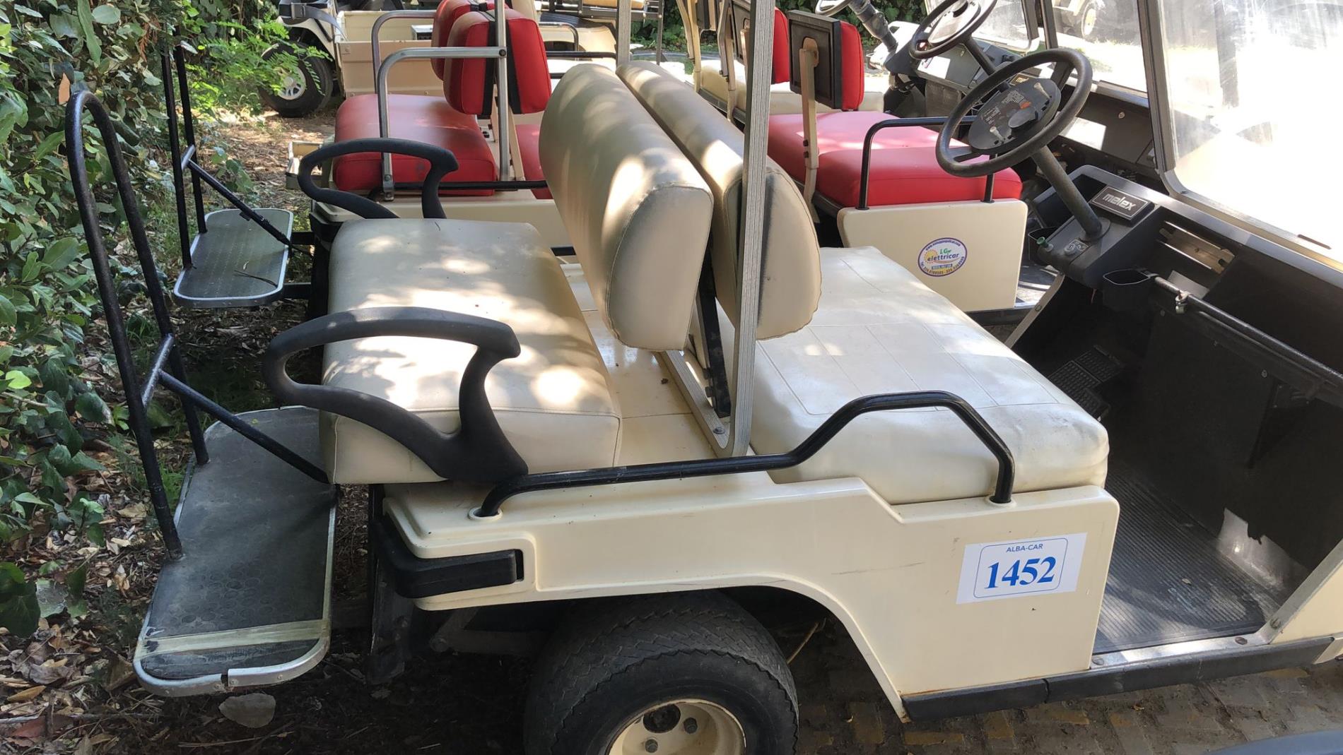 Golf car, marca Melex, da 4 posti di colore bianco